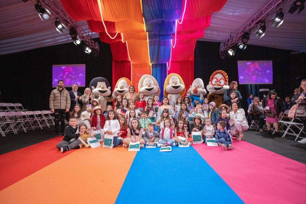 Las Bolechas aprendieron a hacer palillar en la XXXIII Feria del Encaje ...
